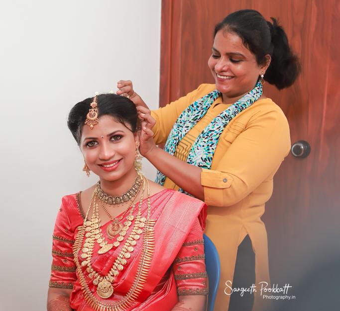 RUBY QUEENS BEAUTY PARLOUR NADUVATTAM MAHI - NADUVATTAM MAHI
