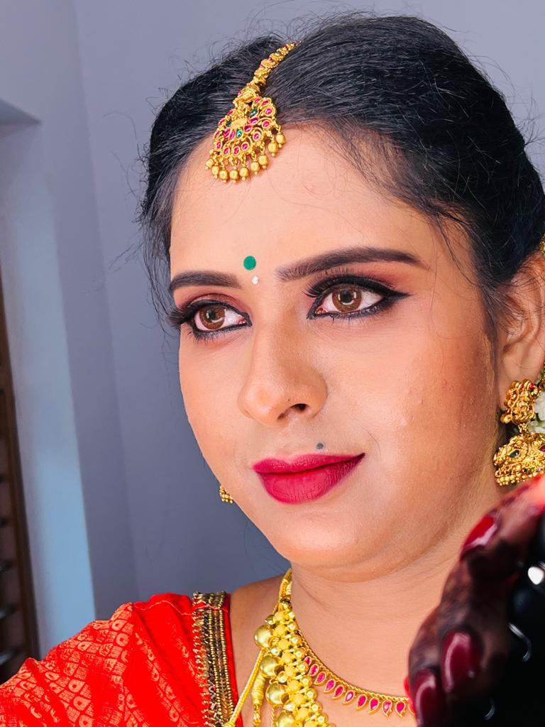 RUBY QUEENS BEAUTY PARLOUR NADUVATTAM MAHI - NADUVATTAM MAHI